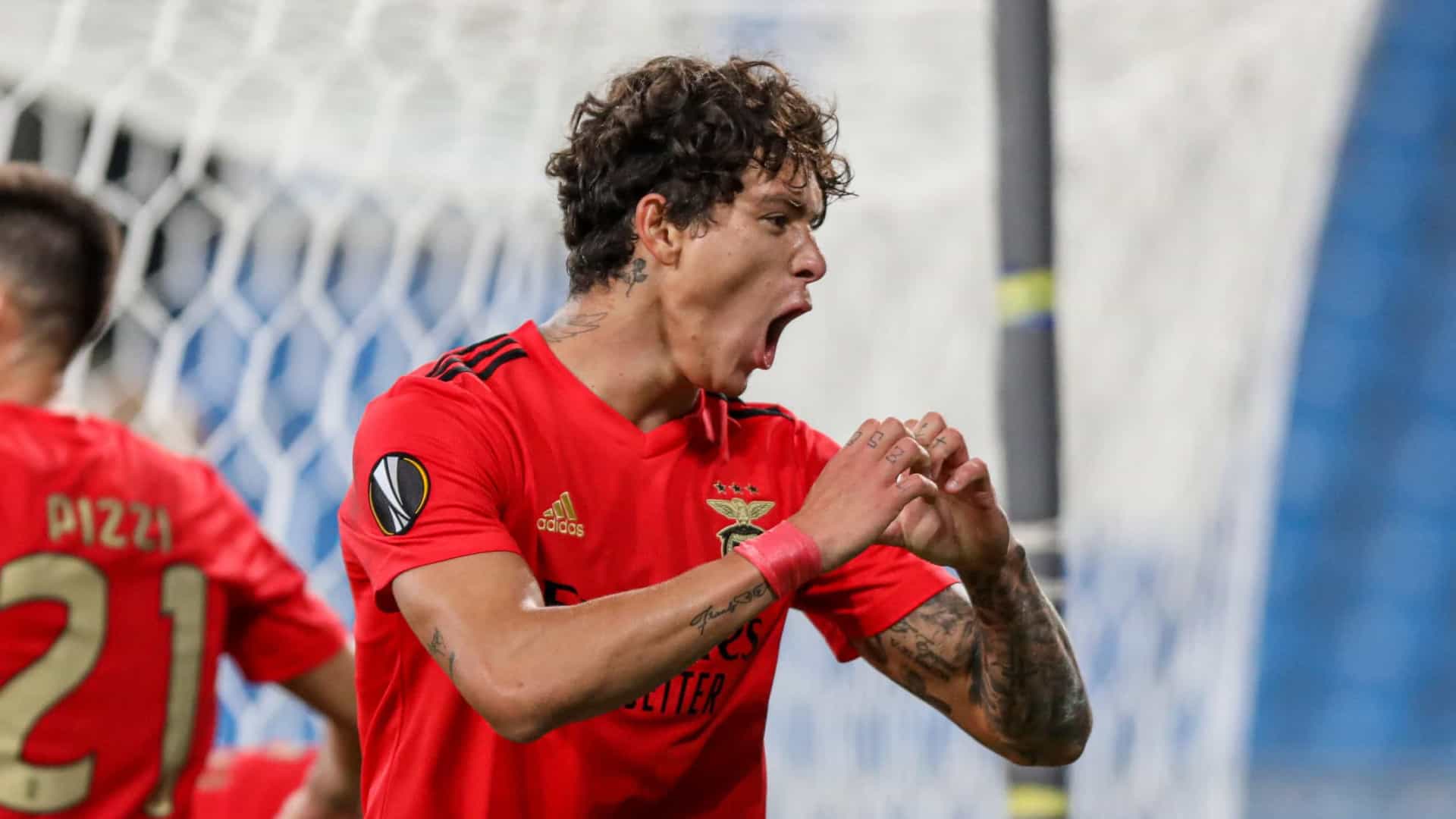 Emocionado, Darwin reage aos 2 golos - Revista Hello